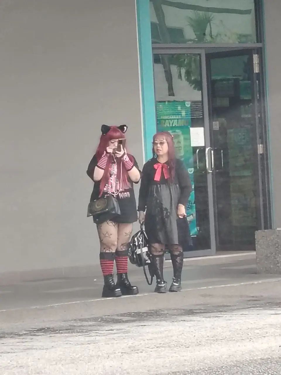 Woman cosplays as cat girl then jumps to her death - XGore - Extreme ...